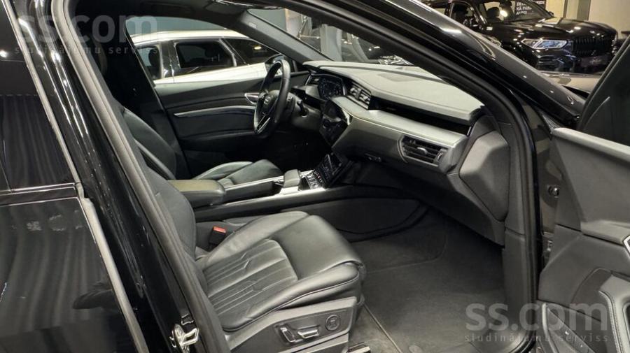 Melns Audi E-Tron 2021 Rīga, ar dzinēja tilpumu 0.00 L un nobraukumu 85 tūkst. km par 29990 €, foto 12 vietnē AUTOMOTO.COM.LV