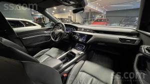 Melns Audi E-Tron 2021 Rīga, ar dzinēja tilpumu 0.00 L un nobraukumu 85 tūkst. km par 29990 €, foto 17 vietnē AUTOMOTO.COM.LV