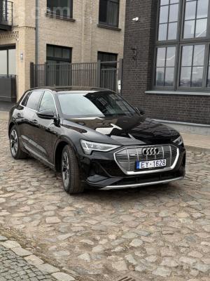Melns Audi E-Tron 2021 Rīga, ar dzinēja tilpumu 0.00 L un nobraukumu 41 tūkst. km par 28000 €, foto  vietnē AUTOMOTO.COM.LV