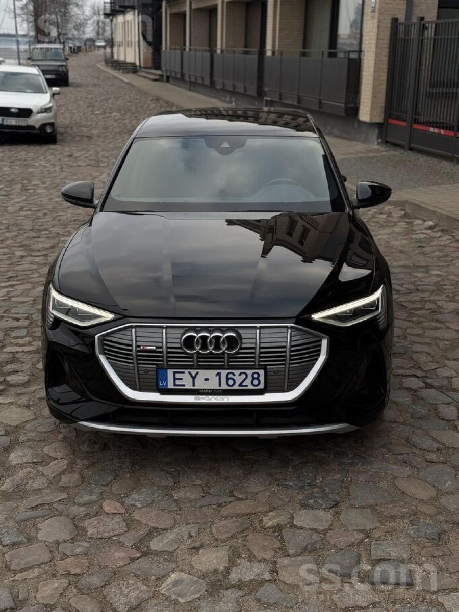 Melns Audi E-Tron 2021 Rīga, ar dzinēja tilpumu 0.00 L un nobraukumu 41 tūkst. km par 28000 €, foto 3 vietnē AUTOMOTO.COM.LV