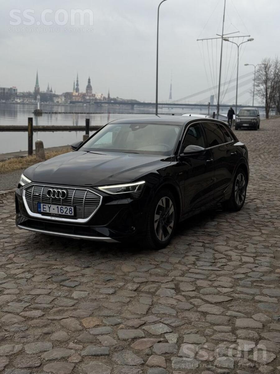 Melns Audi E-Tron 2021 Rīga, ar dzinēja tilpumu 0.00 L un nobraukumu 41 tūkst. km par 28000 €, foto 4 vietnē AUTOMOTO.COM.LV