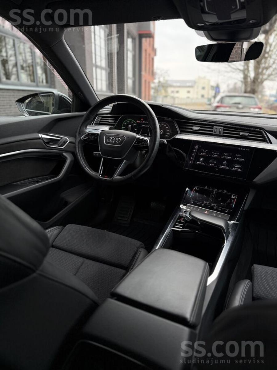 Melns Audi E-Tron 2021 Rīga, ar dzinēja tilpumu 0.00 L un nobraukumu 41 tūkst. km par 28000 €, foto 6 vietnē AUTOMOTO.COM.LV