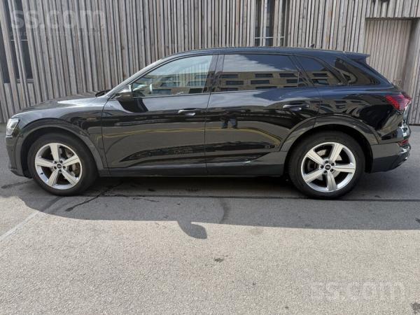 Black Audi E-Tron 2021 in Riga, with an engine capacity of 0.00 L and mileage of 94 thousand km for 26950 €, photo 2 on AUTOMOTO.COM.LV