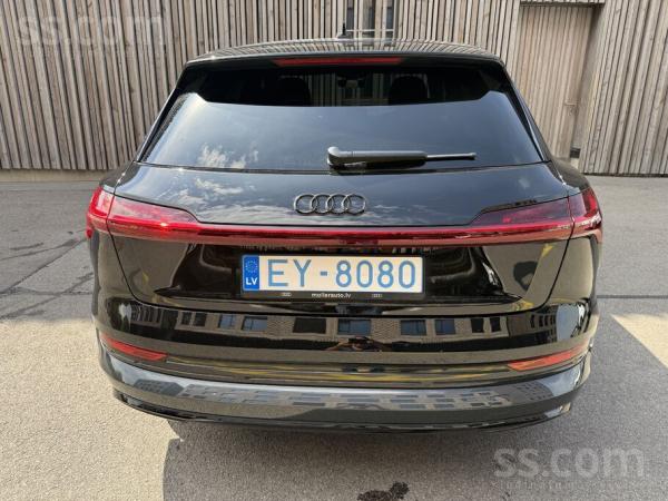 Black Audi E-Tron 2021 in Riga, with an engine capacity of 0.00 L and mileage of 94 thousand km for 26950 €, photo 3 on AUTOMOTO.COM.LV