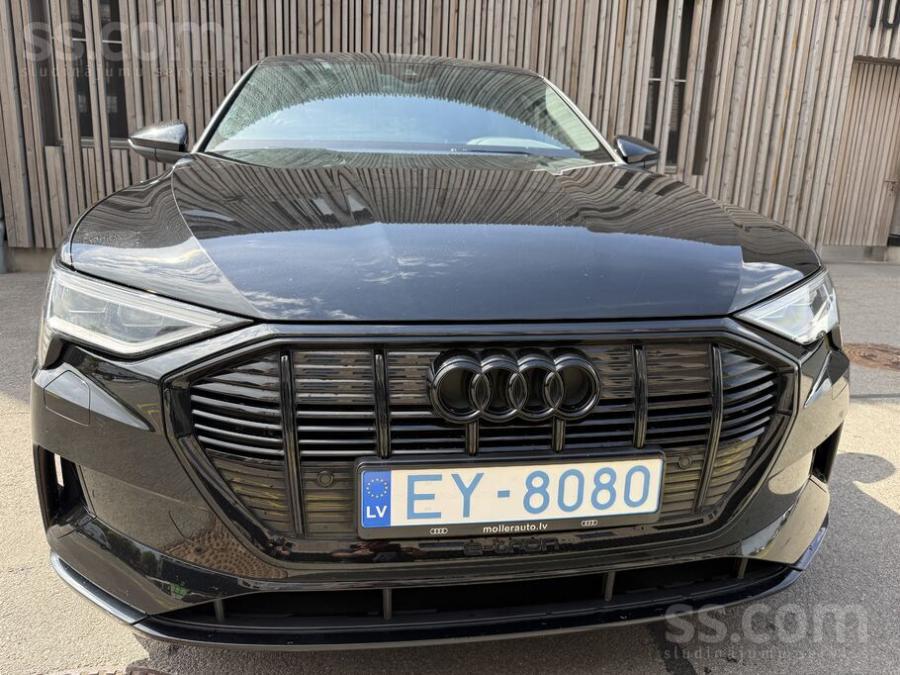 Черный Ауди E-Tron 2021 в Рига, объемом двигателя 0.00 л и пробегом 94 тыс. км за 26950 €, фото 25 на AUTOMOTO.COM.LV