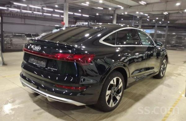 Black Audi E-Tron 2021 in Riga, with an engine capacity of 0.00 L and mileage of 120 thousand km for 28990 €, photo 2 on AUTOMOTO.COM.LV