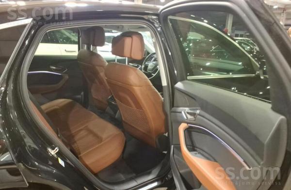 Black Audi E-Tron 2021 in Riga, with an engine capacity of 0.00 L and mileage of 120 thousand km for 28990 €, photo 5 on AUTOMOTO.COM.LV