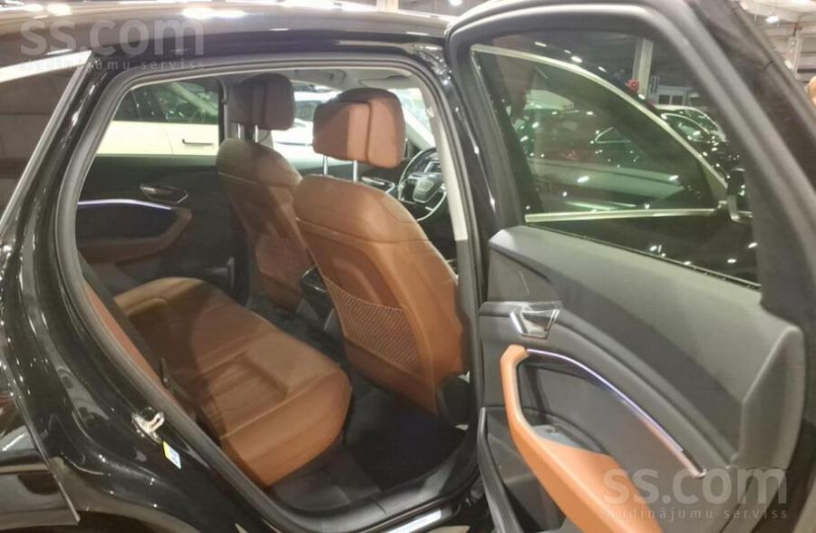 Black Audi E-Tron 2021 in Riga, with an engine capacity of 0.00 L and mileage of 120 thousand km for 28990 €, photo 6 on AUTOMOTO.COM.LV