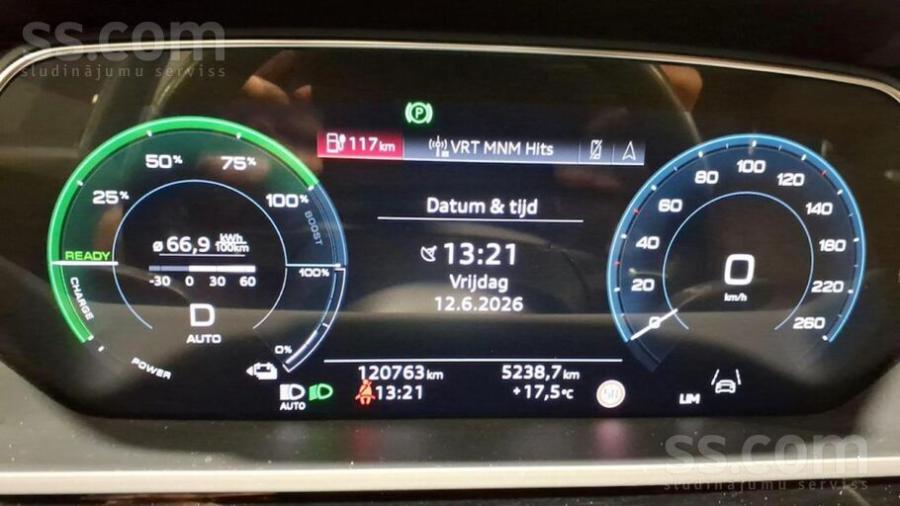 Black Audi E-Tron 2021 in Riga, with an engine capacity of 0.00 L and mileage of 120 thousand km for 28990 €, photo 7 on AUTOMOTO.COM.LV