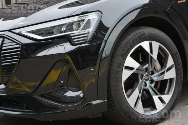 Melns Audi E-Tron 2021 Rīga, ar dzinēja tilpumu 0.00 L un nobraukumu 125 tūkst. km par 25990 €, foto 5 vietnē AUTOMOTO.COM.LV