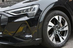 Melns Audi E-Tron 2021 Rīga, ar dzinēja tilpumu 0.00 L un nobraukumu 125 tūkst. km par 25990 €, foto 6 vietnē AUTOMOTO.COM.LV