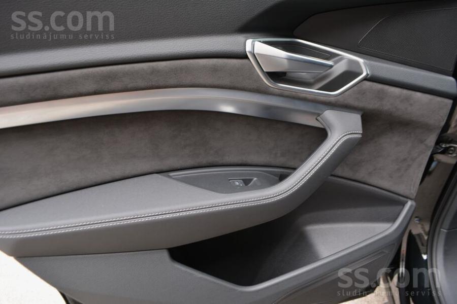 Melns Audi E-Tron 2021 Rīga, ar dzinēja tilpumu 0.00 L un nobraukumu 125 tūkst. km par 25990 €, foto 22 vietnē AUTOMOTO.COM.LV