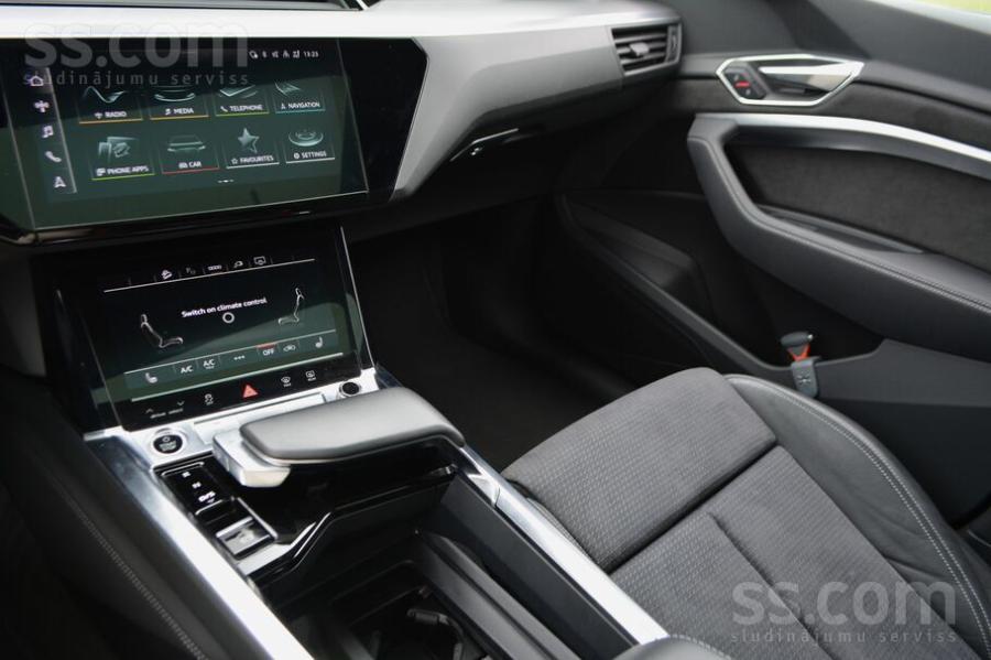 Melns Audi E-Tron 2021 Rīga, ar dzinēja tilpumu 0.00 L un nobraukumu 125 tūkst. km par 25990 €, foto 24 vietnē AUTOMOTO.COM.LV