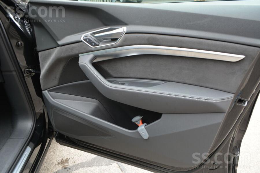 Melns Audi E-Tron 2021 Rīga, ar dzinēja tilpumu 0.00 L un nobraukumu 125 tūkst. km par 25990 €, foto 26 vietnē AUTOMOTO.COM.LV