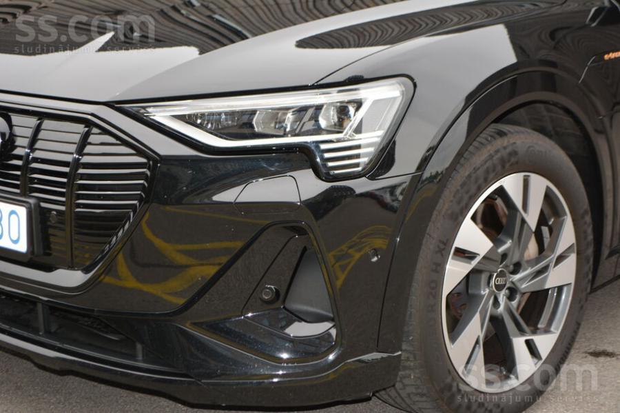Melns Audi E-Tron 2021 Rīga, ar dzinēja tilpumu 0.00 L un nobraukumu 125 tūkst. km par 25990 €, foto 27 vietnē AUTOMOTO.COM.LV