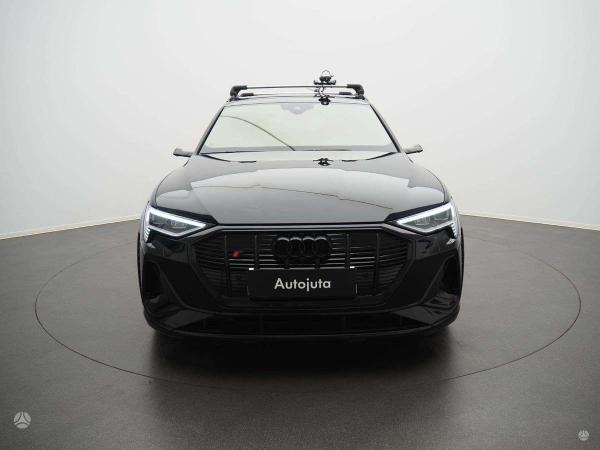 Black Audi E-Tron 2021 in Vilnius, with an engine capacity of 0.00 L and mileage of 71 thousand km for 46000 €, photo 2 on AUTOMOTO.COM.LV