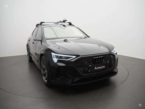 Black Audi E-Tron 2021 in Vilnius, with an engine capacity of 0.00 L and mileage of 71 thousand km for 46000 €, photo 3 on AUTOMOTO.COM.LV