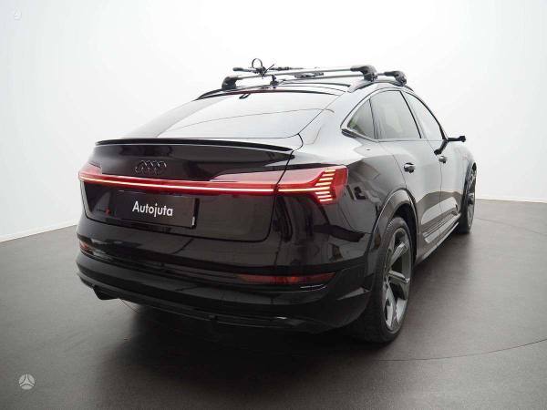 Black Audi E-Tron 2021 in Vilnius, with an engine capacity of 0.00 L and mileage of 71 thousand km for 46000 €, photo 4 on AUTOMOTO.COM.LV