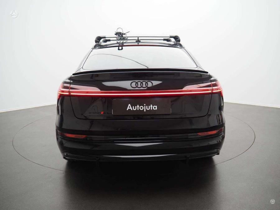 Melns Audi E-Tron 2021 Viļņa, ar dzinēja tilpumu 0.00 L un nobraukumu 71 tūkst. km par 46000 €, foto 6 vietnē AUTOMOTO.COM.LV