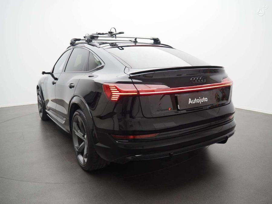 Melns Audi E-Tron 2021 Viļņa, ar dzinēja tilpumu 0.00 L un nobraukumu 71 tūkst. km par 46000 €, foto 7 vietnē AUTOMOTO.COM.LV