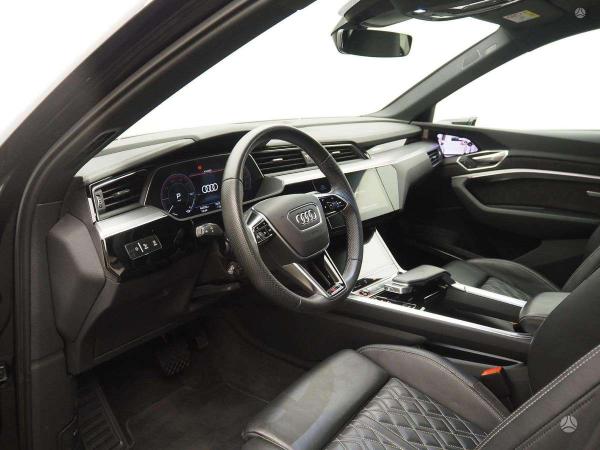 Black Audi E-Tron 2021 in Vilnius, with an engine capacity of 0.00 L and mileage of 71 thousand km for 46000 €, photo 10 on AUTOMOTO.COM.LV