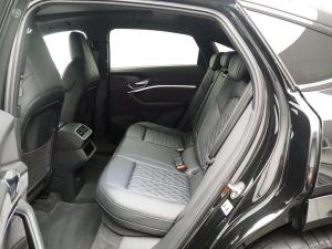 Melns Audi E-Tron 2021 Viļņa, ar dzinēja tilpumu 0.00 L un nobraukumu 71 tūkst. km par 46000 €, foto 17 vietnē AUTOMOTO.COM.LV
