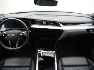 Melns Audi E-Tron 2021 Viļņa, ar dzinēja tilpumu 0.00 L un nobraukumu 71 tūkst. km par 46000 €, foto 19 vietnē AUTOMOTO.COM.LV