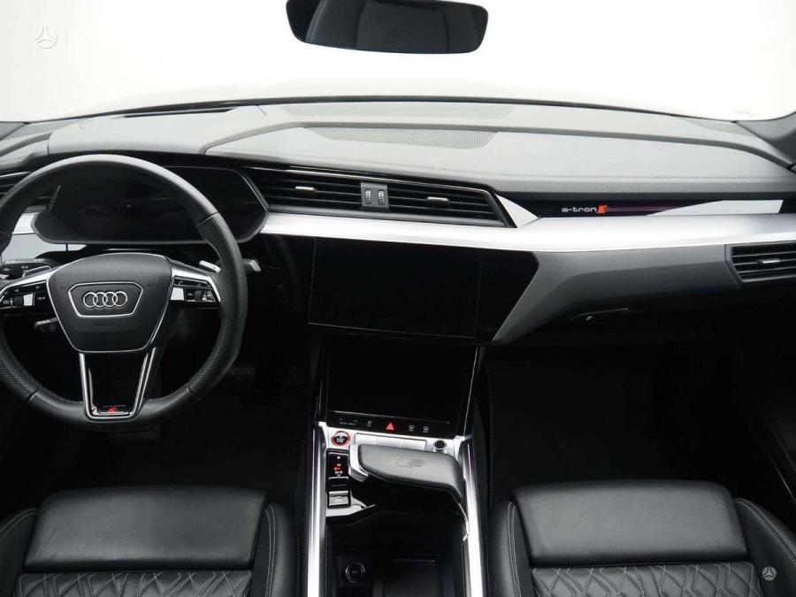 Melns Audi E-Tron 2021 Viļņa, ar dzinēja tilpumu 0.00 L un nobraukumu 71 tūkst. km par 46000 €, foto 19 vietnē AUTOMOTO.COM.LV
