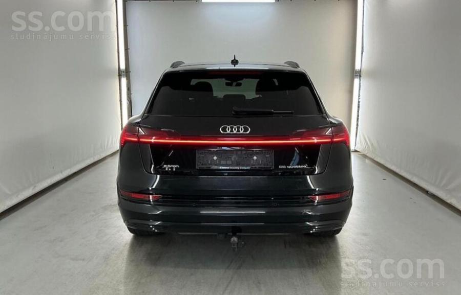 Melns Audi E-Tron 2021 Rīga, ar dzinēja tilpumu 0.00 L un nobraukumu 104 tūkst. km par 23999 €, foto 4 vietnē AUTOMOTO.COM.LV