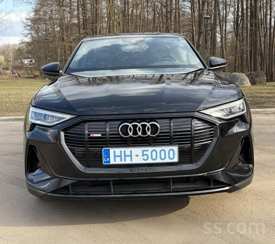 Black Audi E-Tron 2021 in Riga, with an engine capacity of 0.00 L and mileage of 45 thousand km for 33000 €, photo 6 on AUTOMOTO.COM.LV