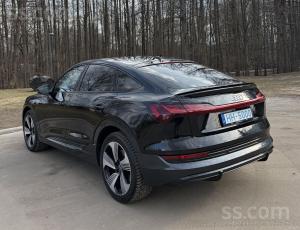 Black Audi E-Tron 2021 in Riga, with an engine capacity of 0.00 L and mileage of 45 thousand km for 33000 €, photo 7 on AUTOMOTO.COM.LV
