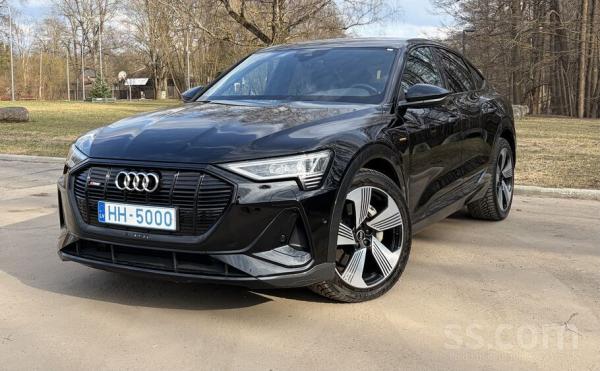 Black Audi E-Tron 2021 in Riga, with an engine capacity of 0.00 L and mileage of 45 thousand km for 33000 €, photo 7 on AUTOMOTO.COM.LV
