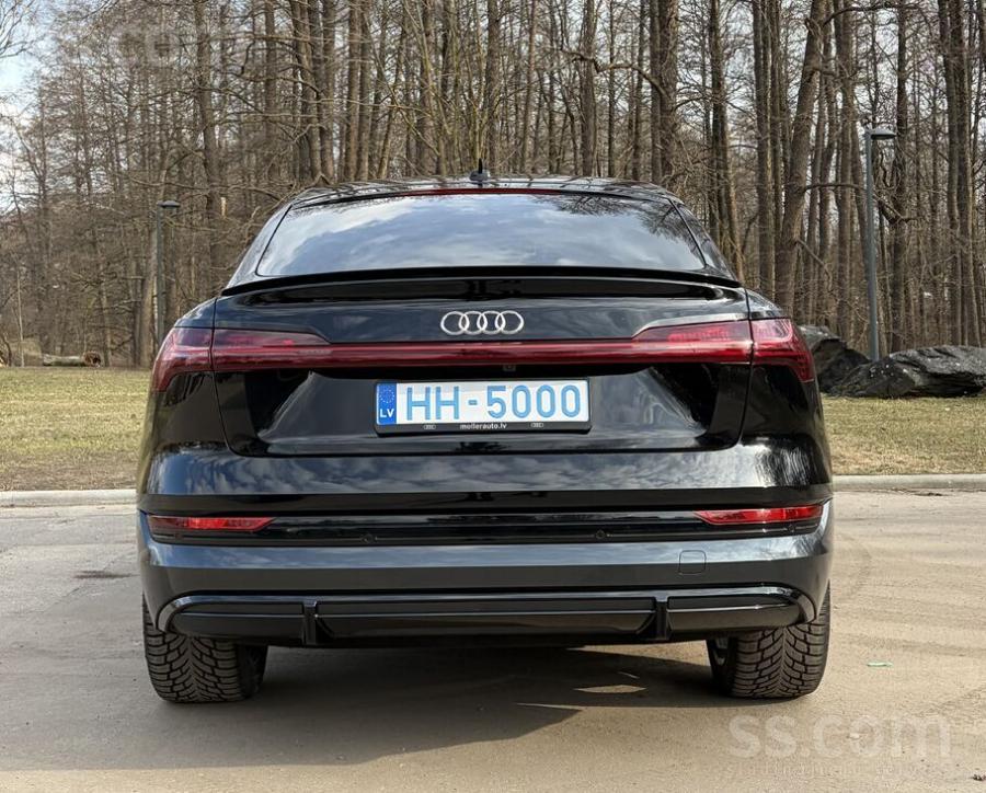 Black Audi E-Tron 2021 in Riga, with an engine capacity of 0.00 L and mileage of 45 thousand km for 33000 €, photo 9 on AUTOMOTO.COM.LV