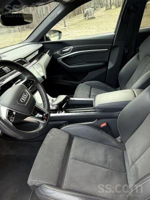 Black Audi E-Tron 2021 in Riga, with an engine capacity of 0.00 L and mileage of 45 thousand km for 33000 €, photo 11 on AUTOMOTO.COM.LV