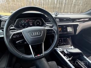 Black Audi E-Tron 2021 in Riga, with an engine capacity of 0.00 L and mileage of 45 thousand km for 33000 €, photo 12 on AUTOMOTO.COM.LV