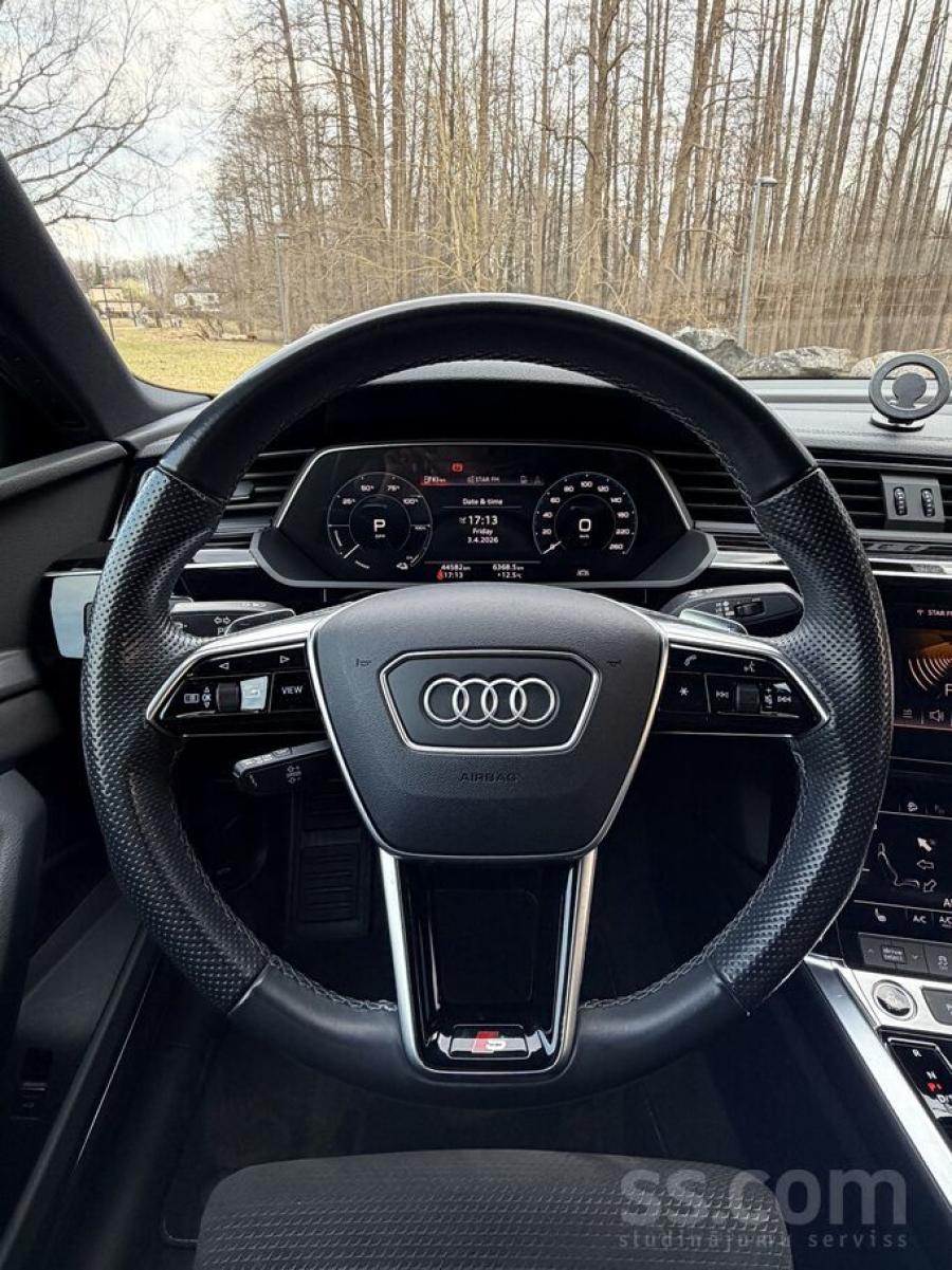Black Audi E-Tron 2021 in Riga, with an engine capacity of 0.00 L and mileage of 45 thousand km for 33000 €, photo 13 on AUTOMOTO.COM.LV