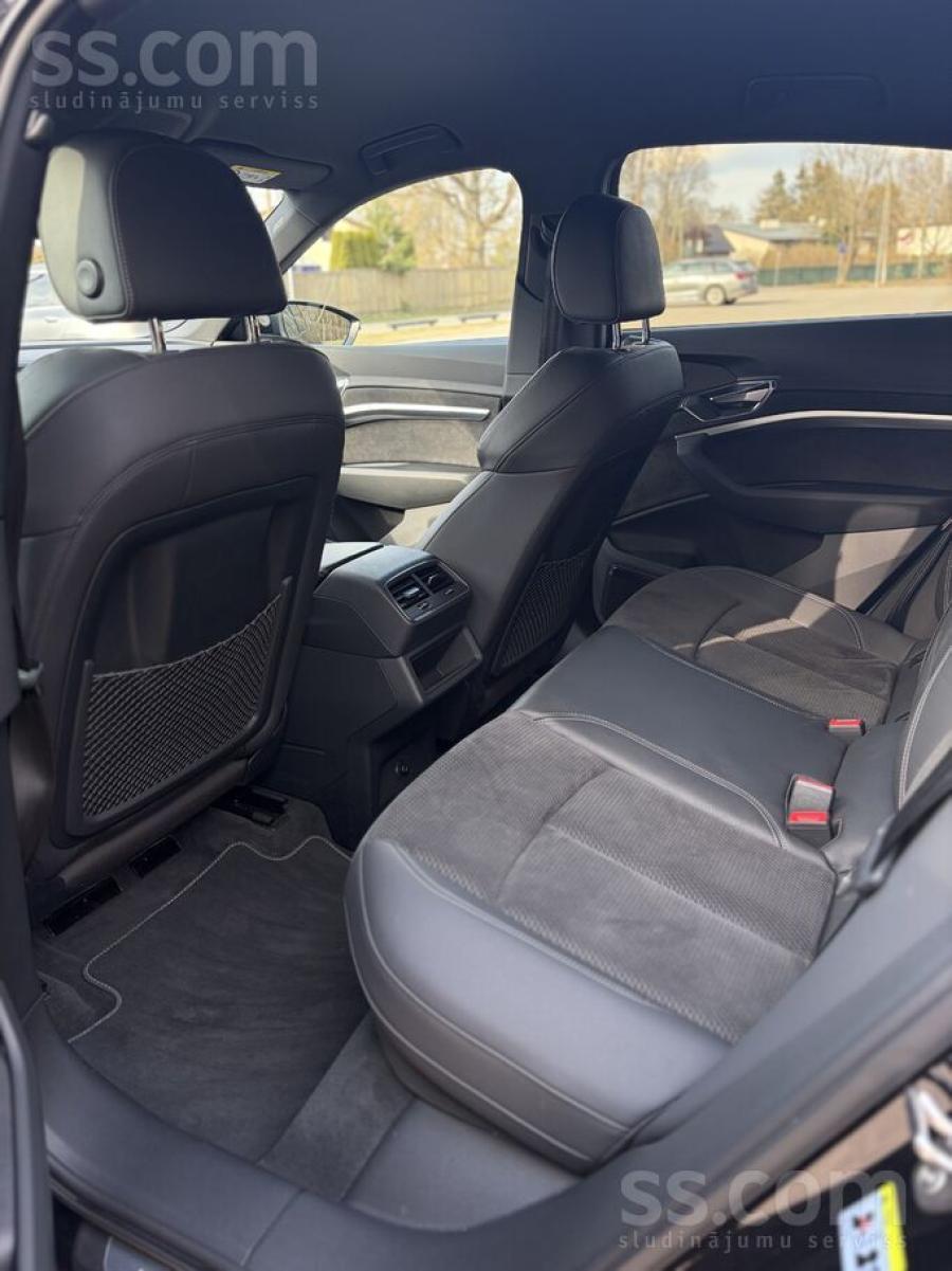 Black Audi E-Tron 2021 in Riga, with an engine capacity of 0.00 L and mileage of 45 thousand km for 33000 €, photo 14 on AUTOMOTO.COM.LV