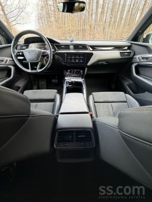 Black Audi E-Tron 2021 in Riga, with an engine capacity of 0.00 L and mileage of 45 thousand km for 33000 €, photo 15 on AUTOMOTO.COM.LV