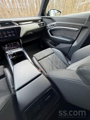 Black Audi E-Tron 2021 in Riga, with an engine capacity of 0.00 L and mileage of 45 thousand km for 33000 €, photo 16 on AUTOMOTO.COM.LV