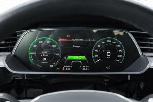 Melns Audi E-Tron 2021 Mārupe, ar dzinēja tilpumu 0.00 L un nobraukumu 65 tūkst. km par 30000 €, foto 16 vietnē AUTOMOTO.COM.LV
