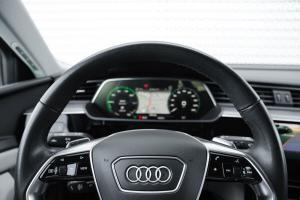 Melns Audi E-Tron 2021 Mārupe, ar dzinēja tilpumu 0.00 L un nobraukumu 65 tūkst. km par 30000 €, foto 18 vietnē AUTOMOTO.COM.LV