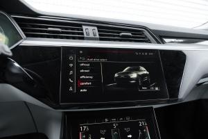 Melns Audi E-Tron 2021 Mārupe, ar dzinēja tilpumu 0.00 L un nobraukumu 65 tūkst. km par 30000 €, foto 22 vietnē AUTOMOTO.COM.LV
