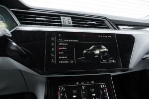 Melns Audi E-Tron 2021 Mārupe, ar dzinēja tilpumu 0.00 L un nobraukumu 65 tūkst. km par 30000 €, foto 23 vietnē AUTOMOTO.COM.LV