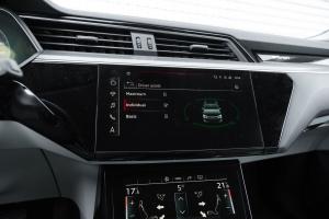 Melns Audi E-Tron 2021 Mārupe, ar dzinēja tilpumu 0.00 L un nobraukumu 65 tūkst. km par 30000 €, foto 24 vietnē AUTOMOTO.COM.LV