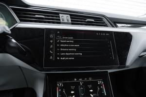 Melns Audi E-Tron 2021 Mārupe, ar dzinēja tilpumu 0.00 L un nobraukumu 65 tūkst. km par 30000 €, foto 25 vietnē AUTOMOTO.COM.LV