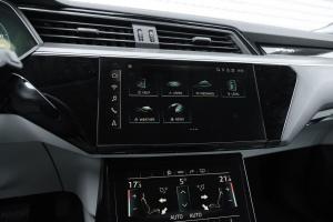 Melns Audi E-Tron 2021 Mārupe, ar dzinēja tilpumu 0.00 L un nobraukumu 65 tūkst. km par 30000 €, foto 26 vietnē AUTOMOTO.COM.LV
