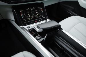 Melns Audi E-Tron 2021 Mārupe, ar dzinēja tilpumu 0.00 L un nobraukumu 65 tūkst. km par 30000 €, foto 30 vietnē AUTOMOTO.COM.LV