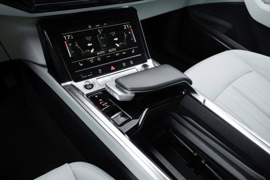 Melns Audi E-Tron 2021 Mārupe, ar dzinēja tilpumu 0.00 L un nobraukumu 65 tūkst. km par 30000 €, foto 30 vietnē AUTOMOTO.COM.LV