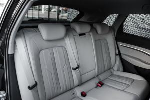 Melns Audi E-Tron 2021 Mārupe, ar dzinēja tilpumu 0.00 L un nobraukumu 65 tūkst. km par 30000 €, foto 31 vietnē AUTOMOTO.COM.LV