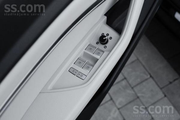 Черный Ауди E-Tron 2021 в Рига, объемом двигателя 0.00 л и пробегом 65 тыс. км за 30000 €, фото 7 на AUTOMOTO.COM.LV